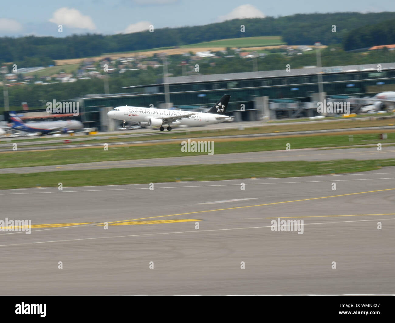 Swiss star alliance livery hi-res stock photography and images - Alamy