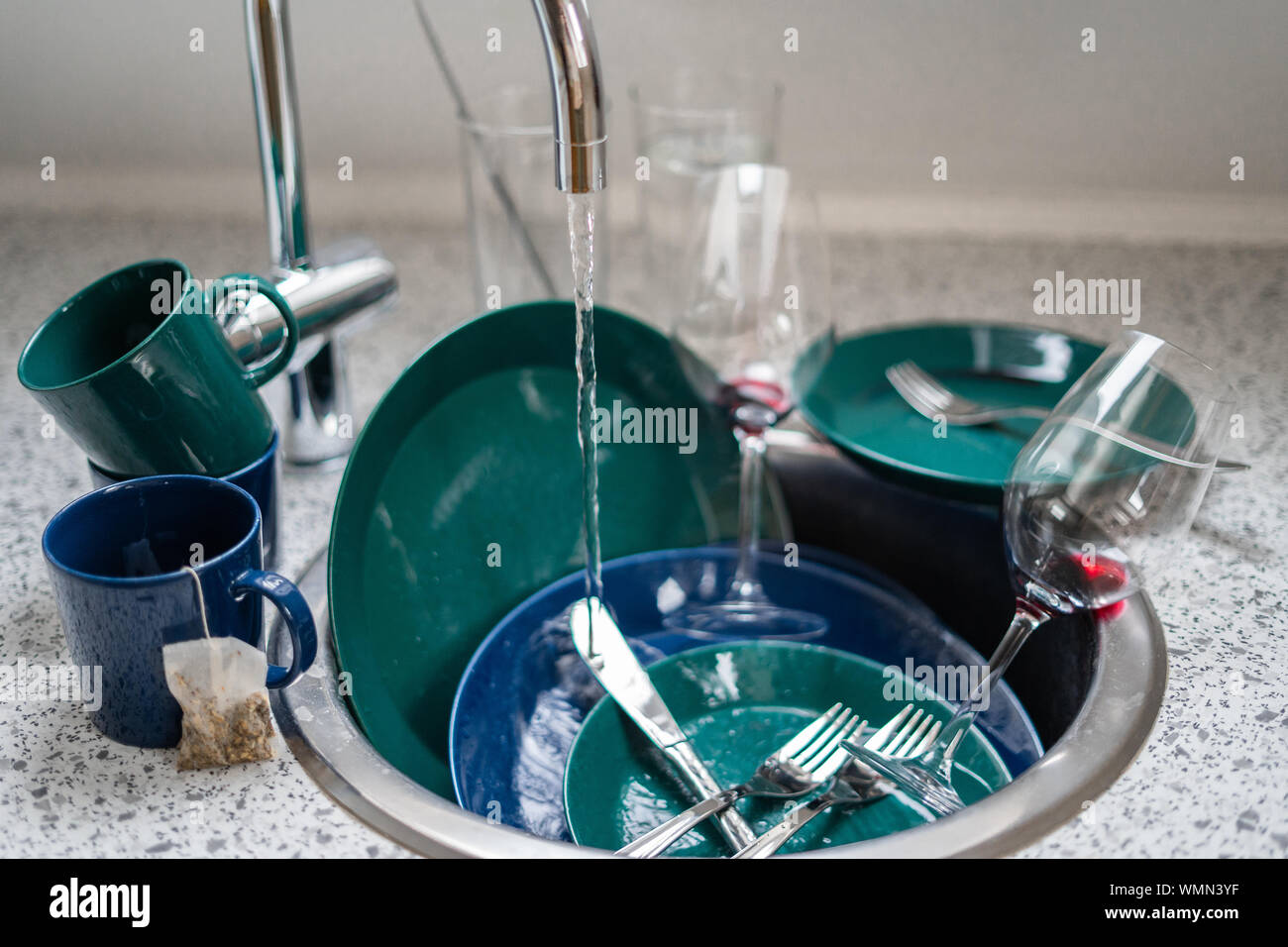 Messy situation hi-res stock photography and images - Alamy