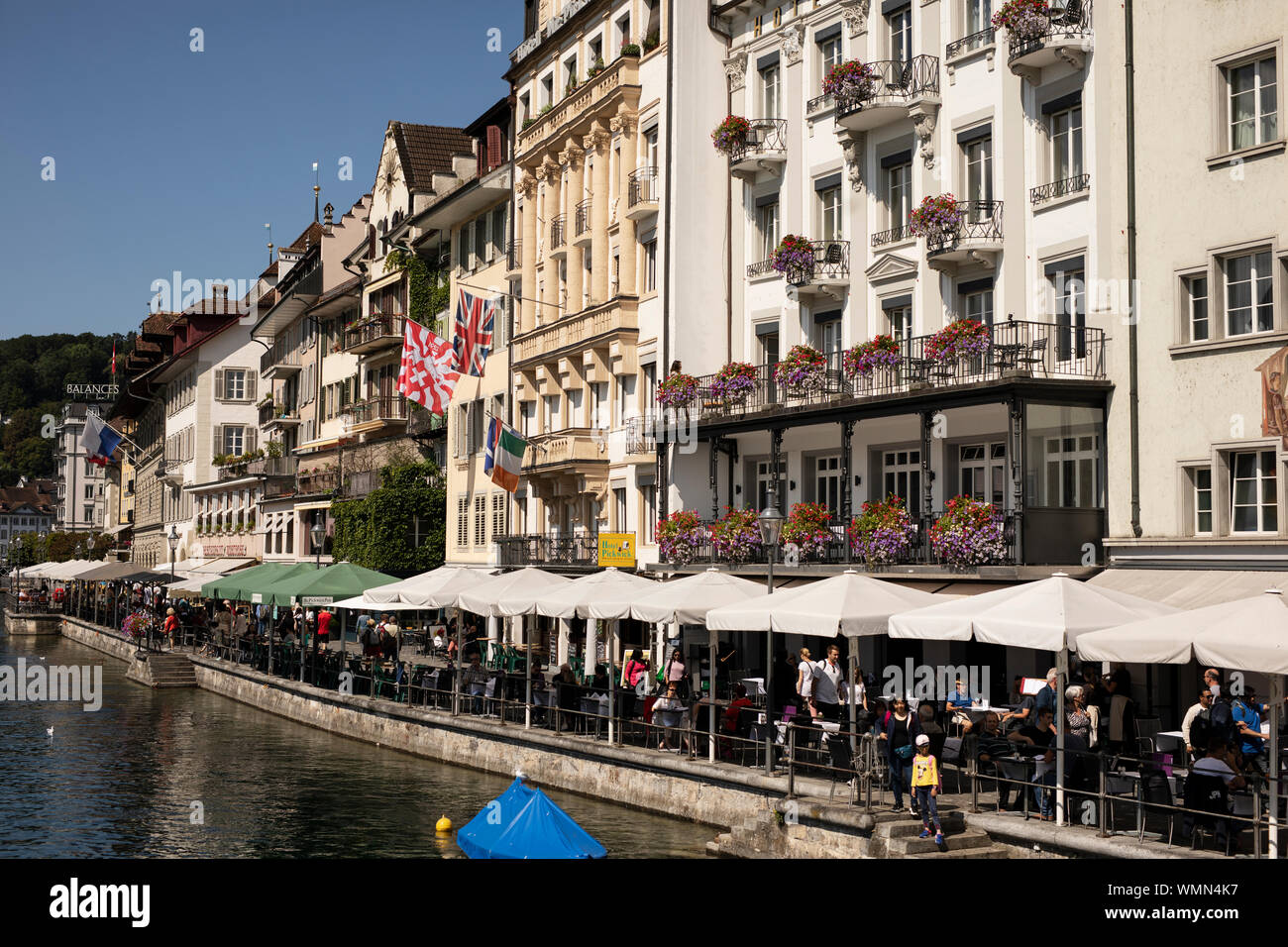 Waterfront seating hi-res stock photography and images - Alamy