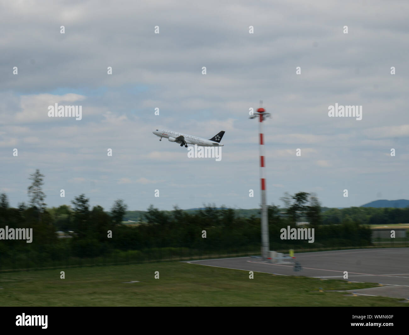 Swiss star alliance livery hi-res stock photography and images - Alamy