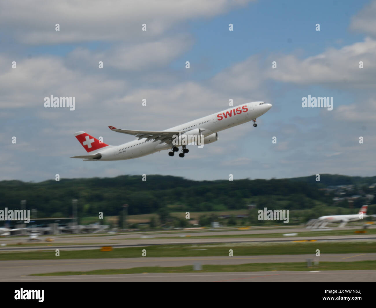 Swiss international air airplane hi-res stock photography and images ...