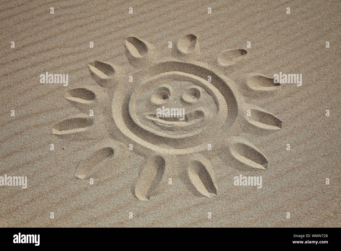 Circle sand drawing hi-res stock photography and images - Alamy