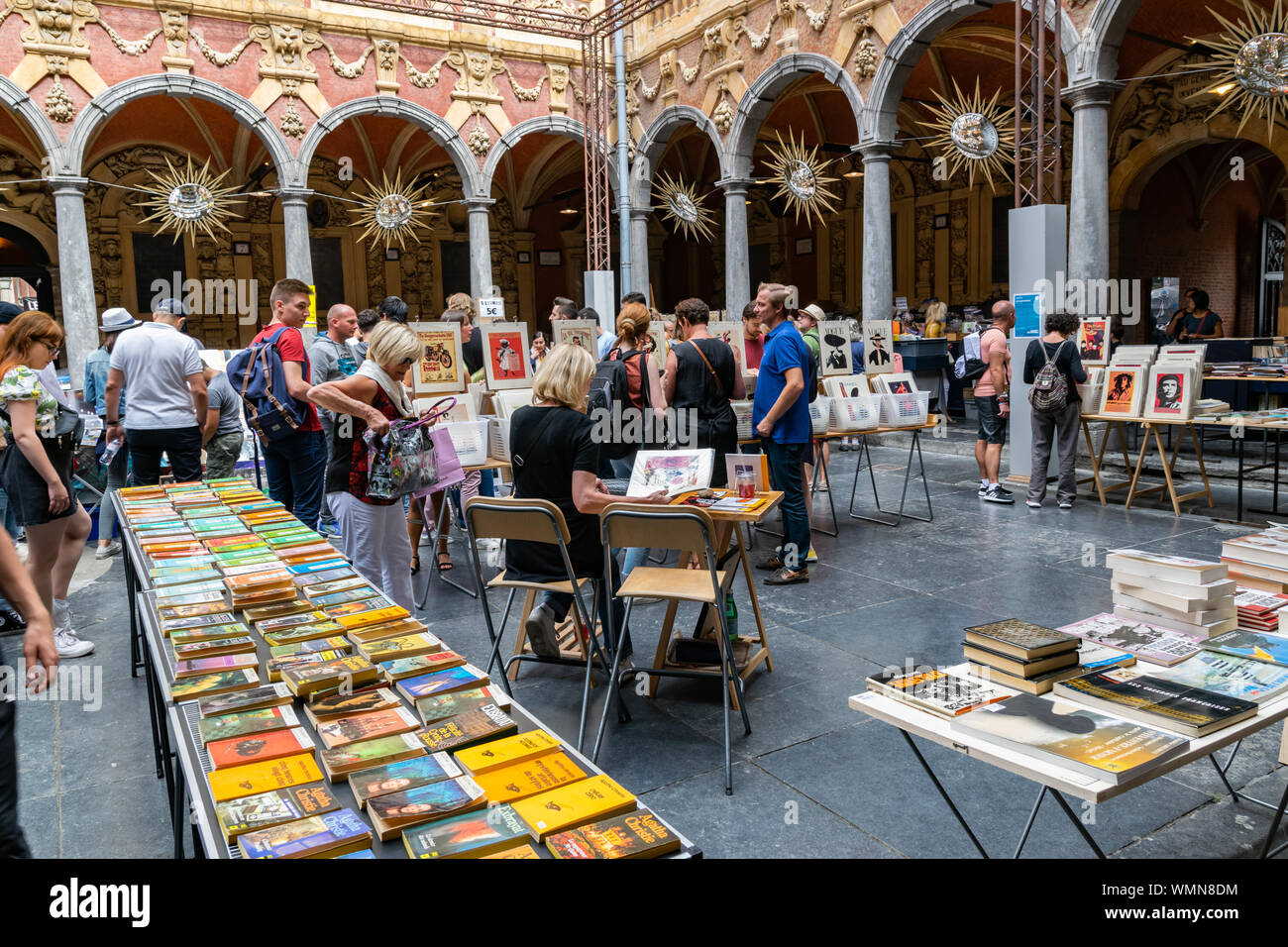 Buyers posters hi-res stock photography and images - Alamy