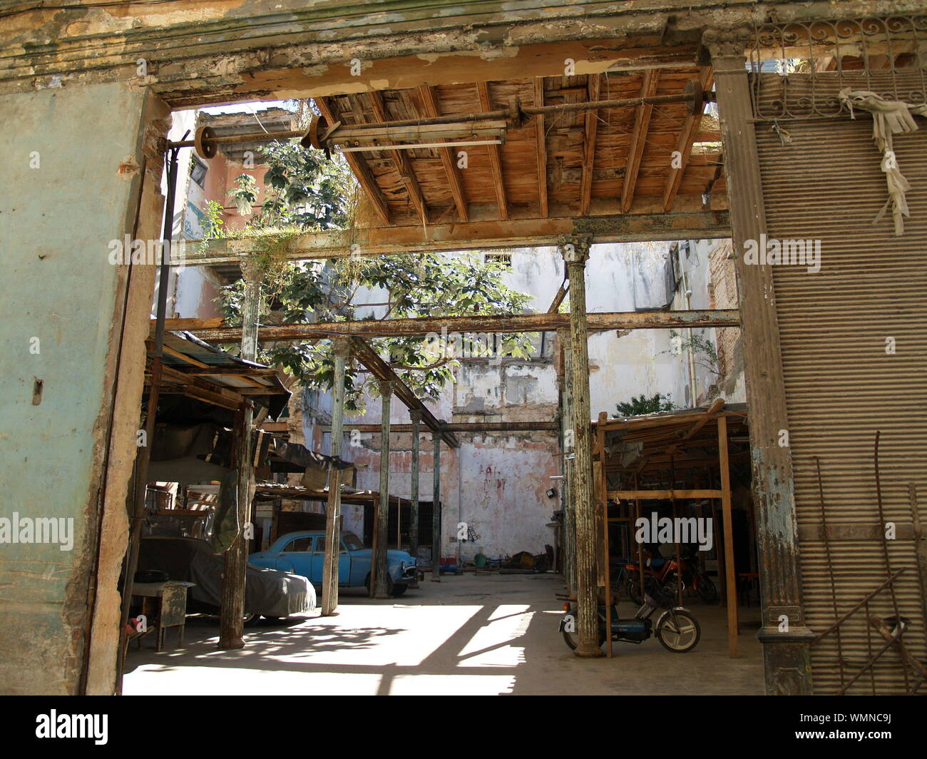 Abandoned parking lot hi-res stock photography and images - Alamy