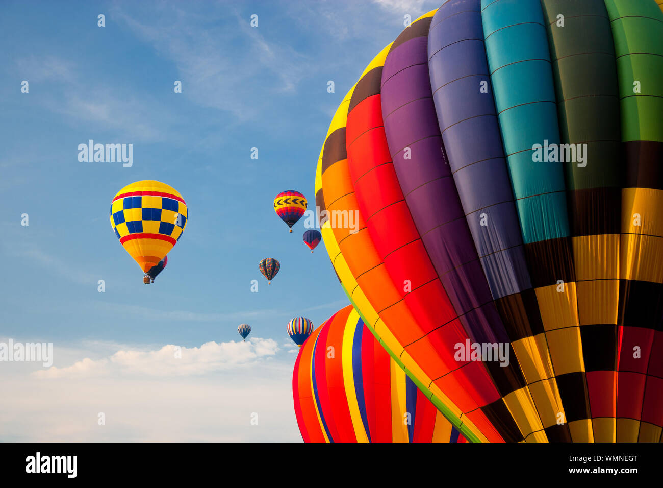 Multiple hot air balloons hi-res stock photography and images - Alamy
