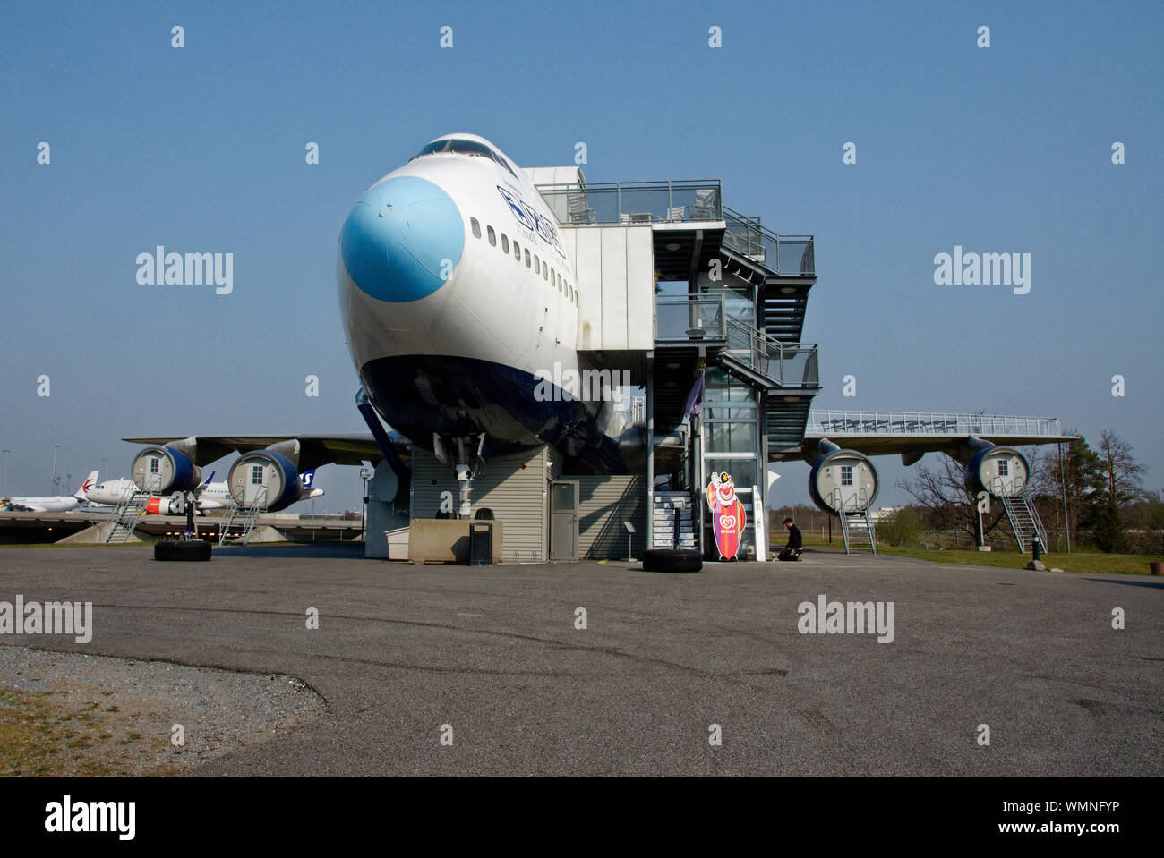 Cockpit entrance boeing hi-res stock photography and images - Alamy