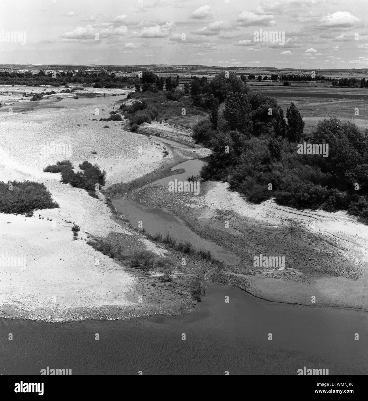 RIO JARAMA - FOTOGRAFIA EN BLANCO Y NEGRO - AÑOS 60 Stock Photo - Alamy