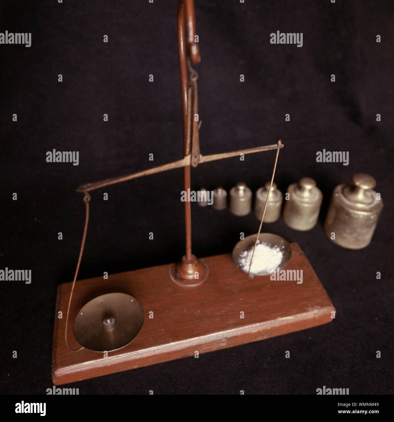 Weights scale hi-res stock photography and images - Alamy