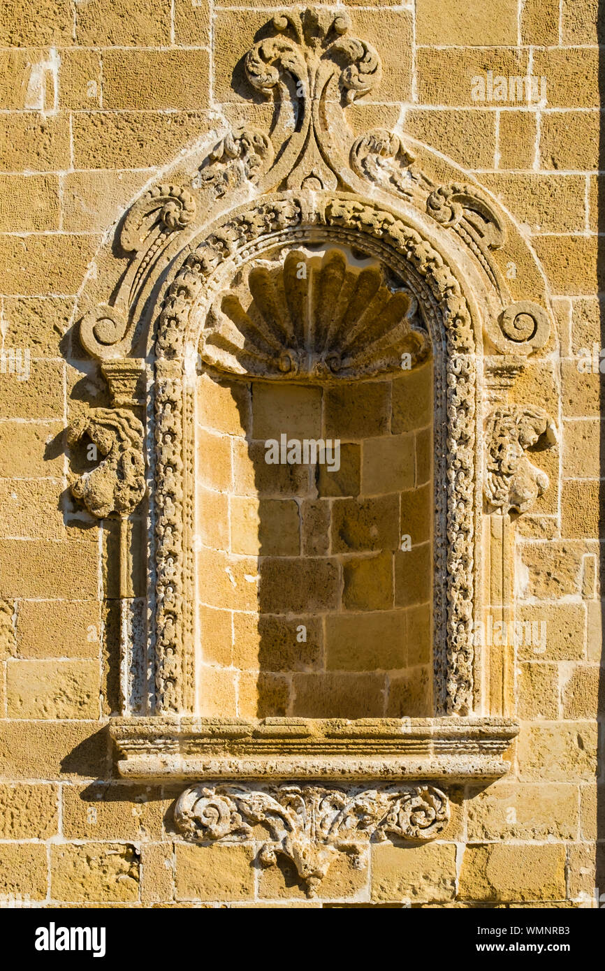 Stone niche hi-res stock photography and images - Alamy