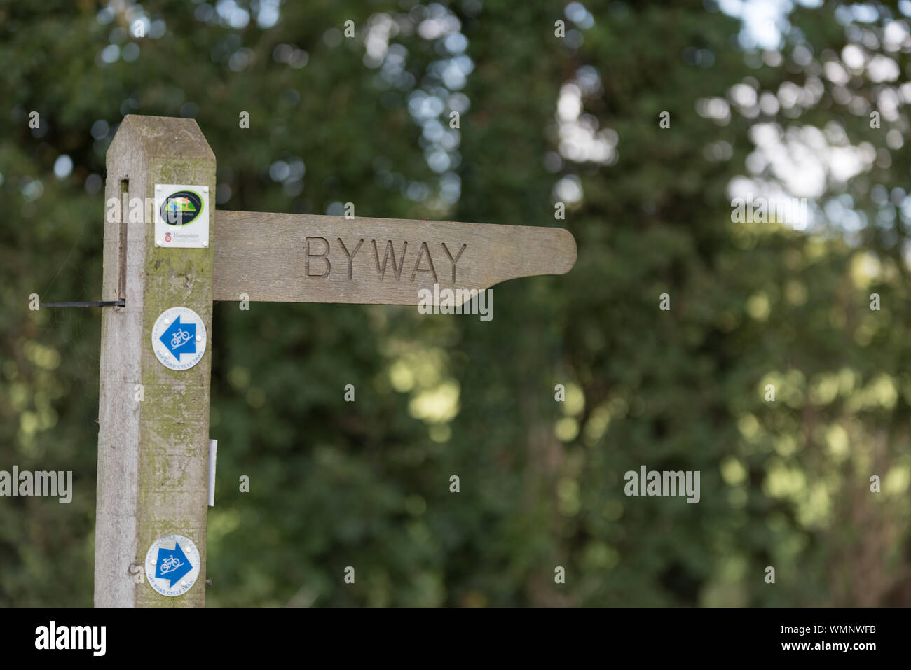 Footpath signal hi-res stock photography and images - Alamy