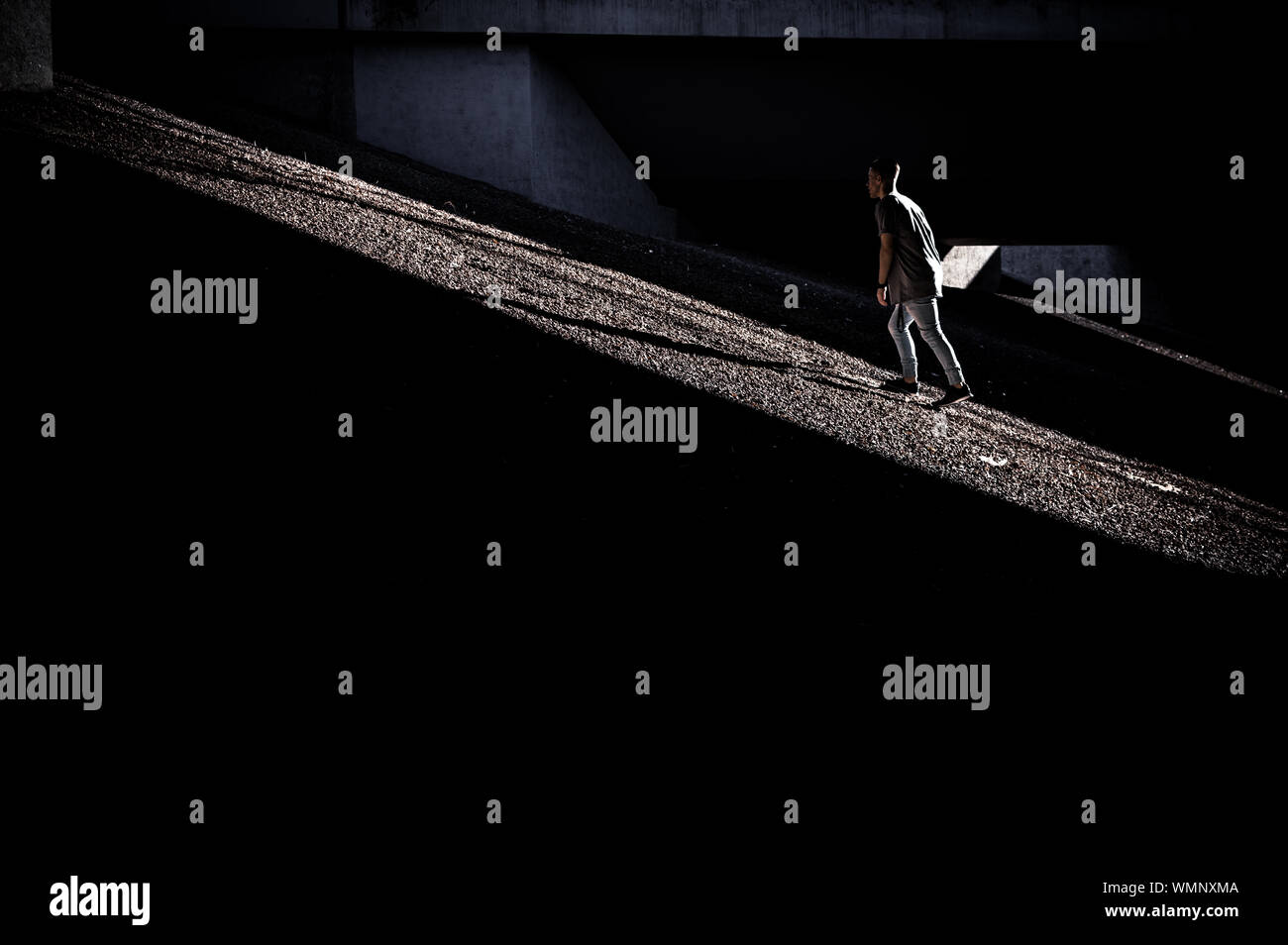Man in darkness hi-res stock photography and images - Alamy