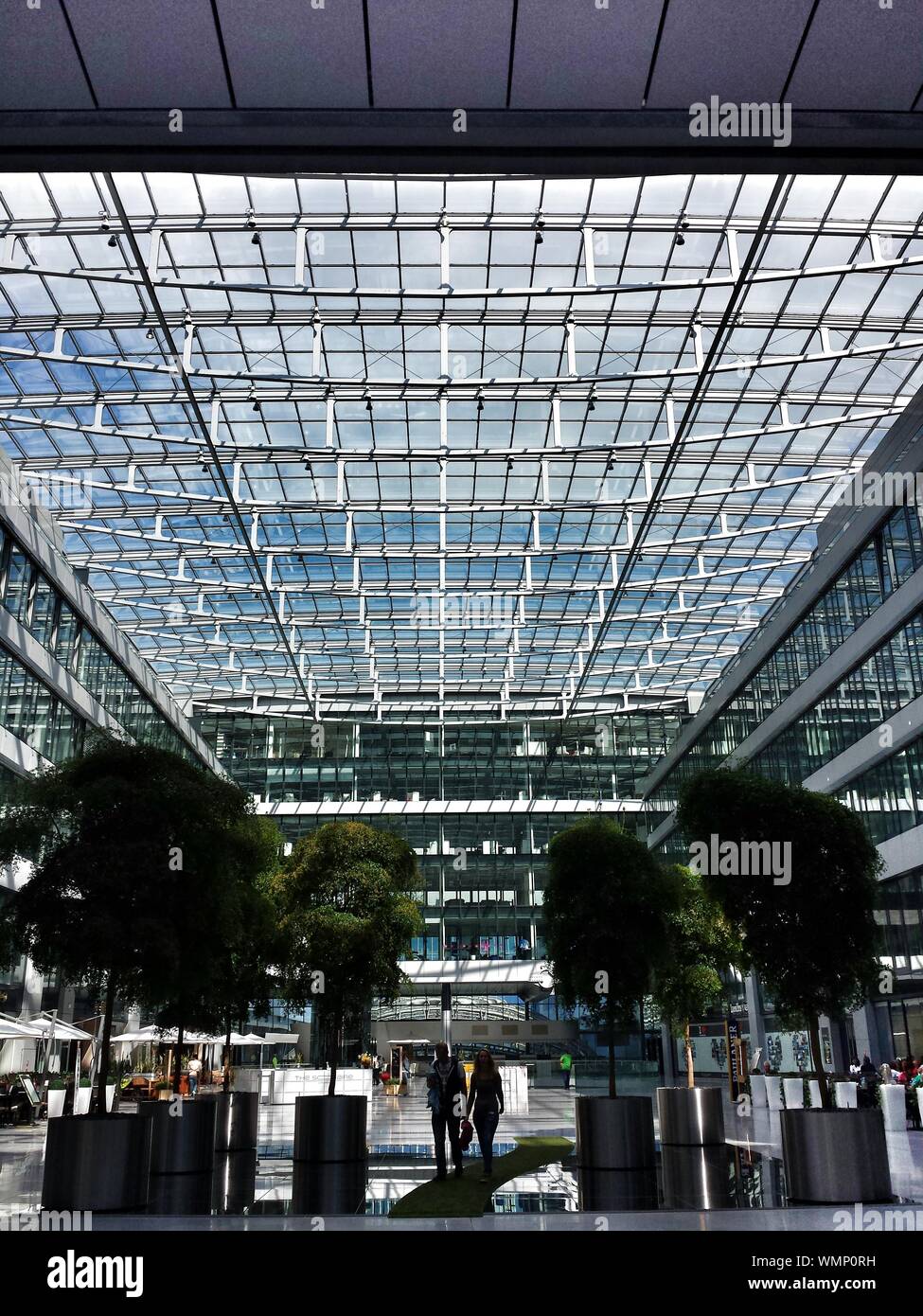 Station exterior with glass ceiling hi-res stock photography and images ...