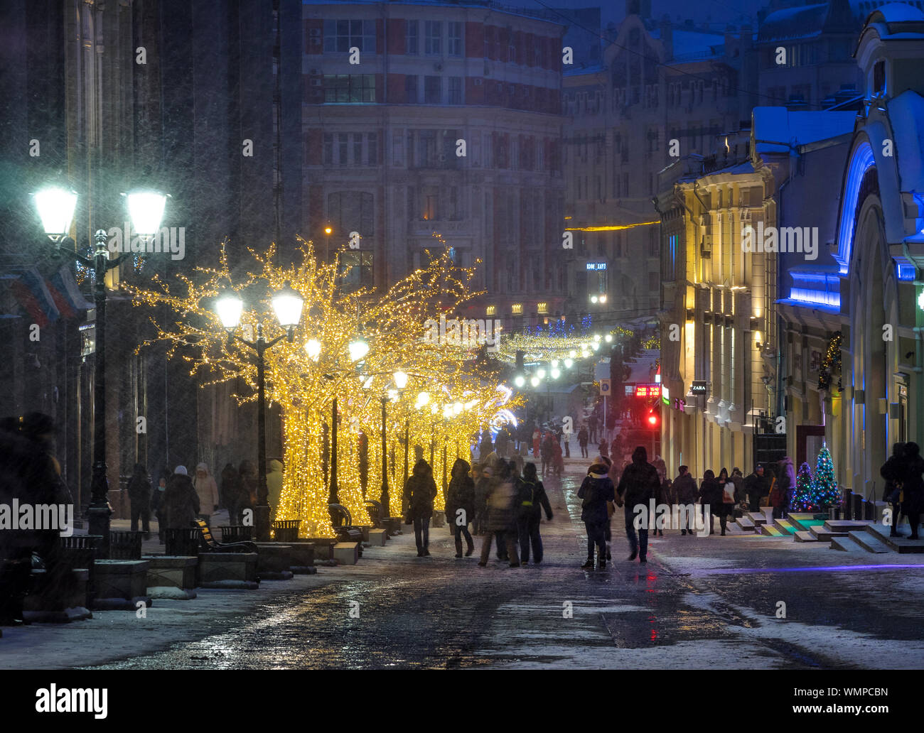 Illuminated in a row street light hi-res stock photography and images ...