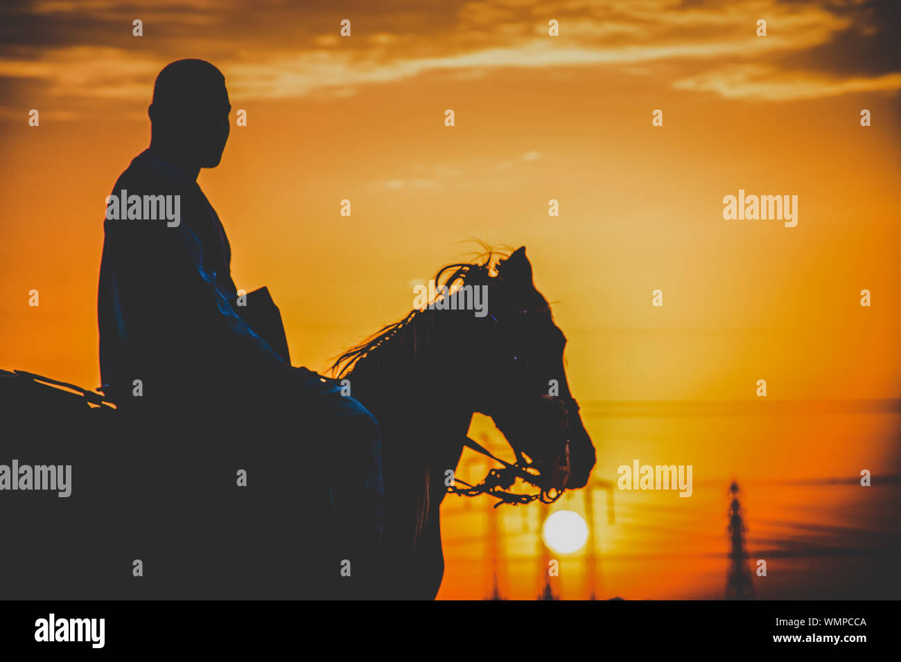 Man on horse silhouette hi-res stock photography and images - Alamy