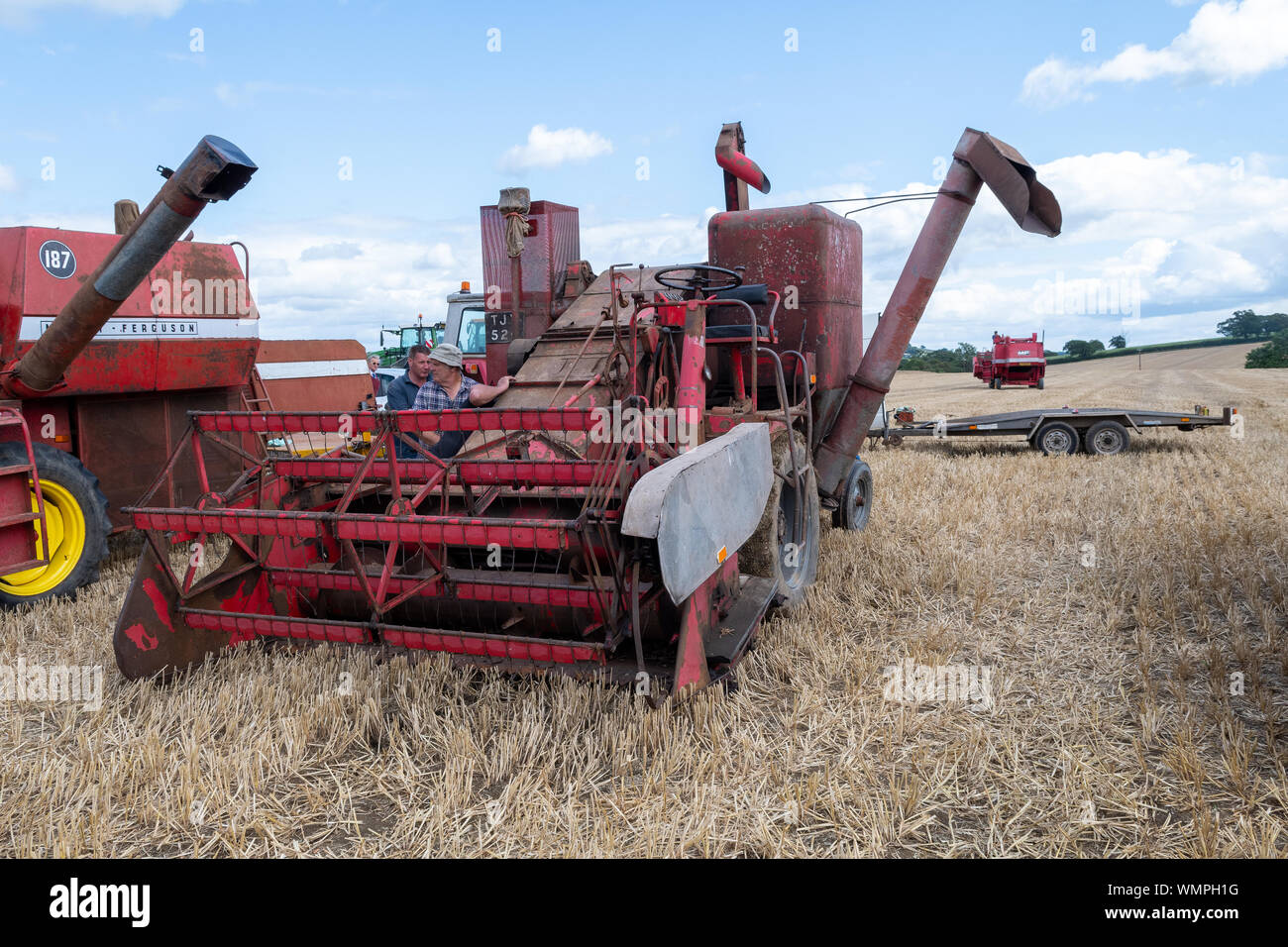 Vintage combine harvester hi-res stock photography and images - Alamy