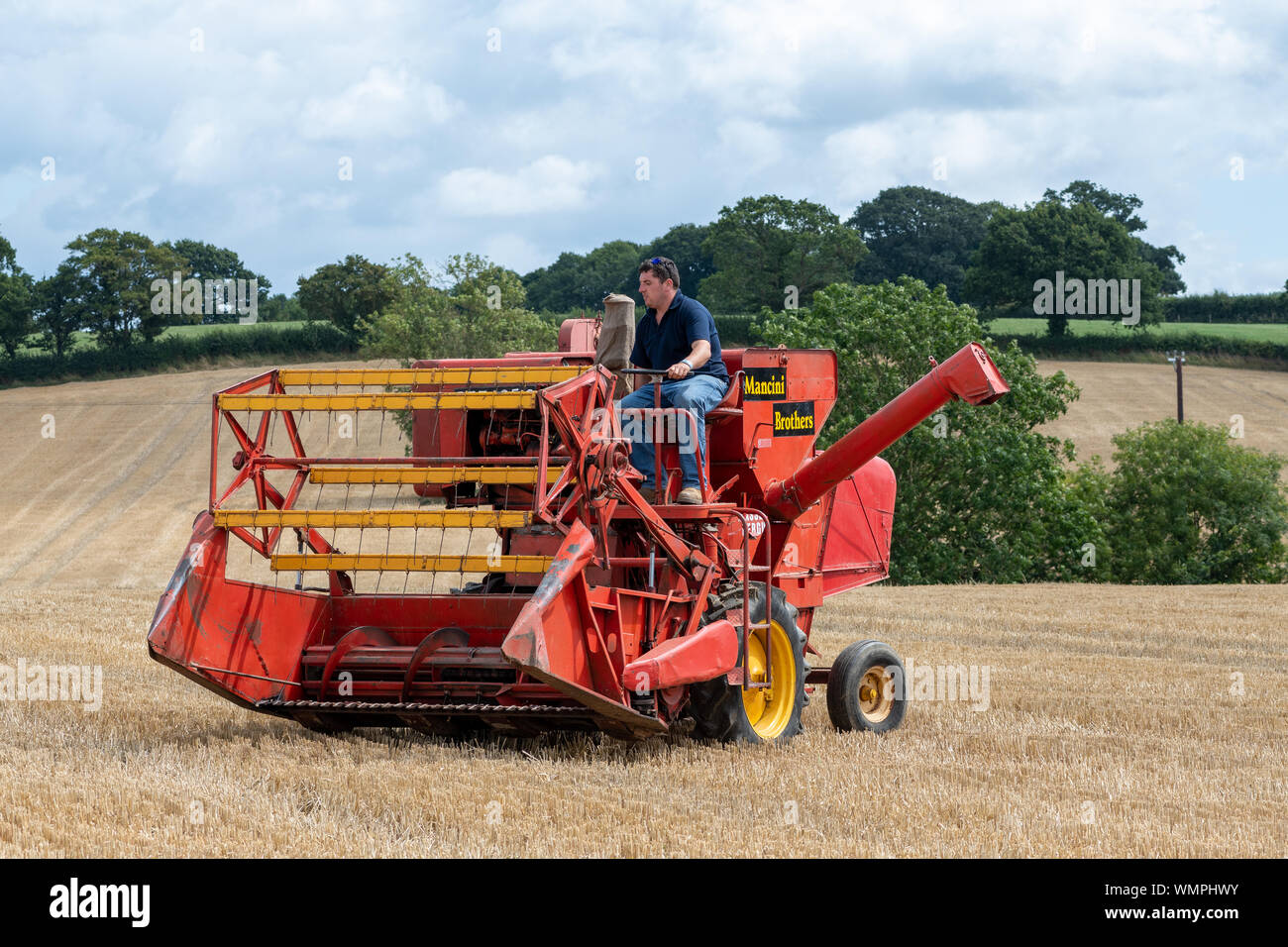 Vintage combine harvester hi-res stock photography and images - Alamy