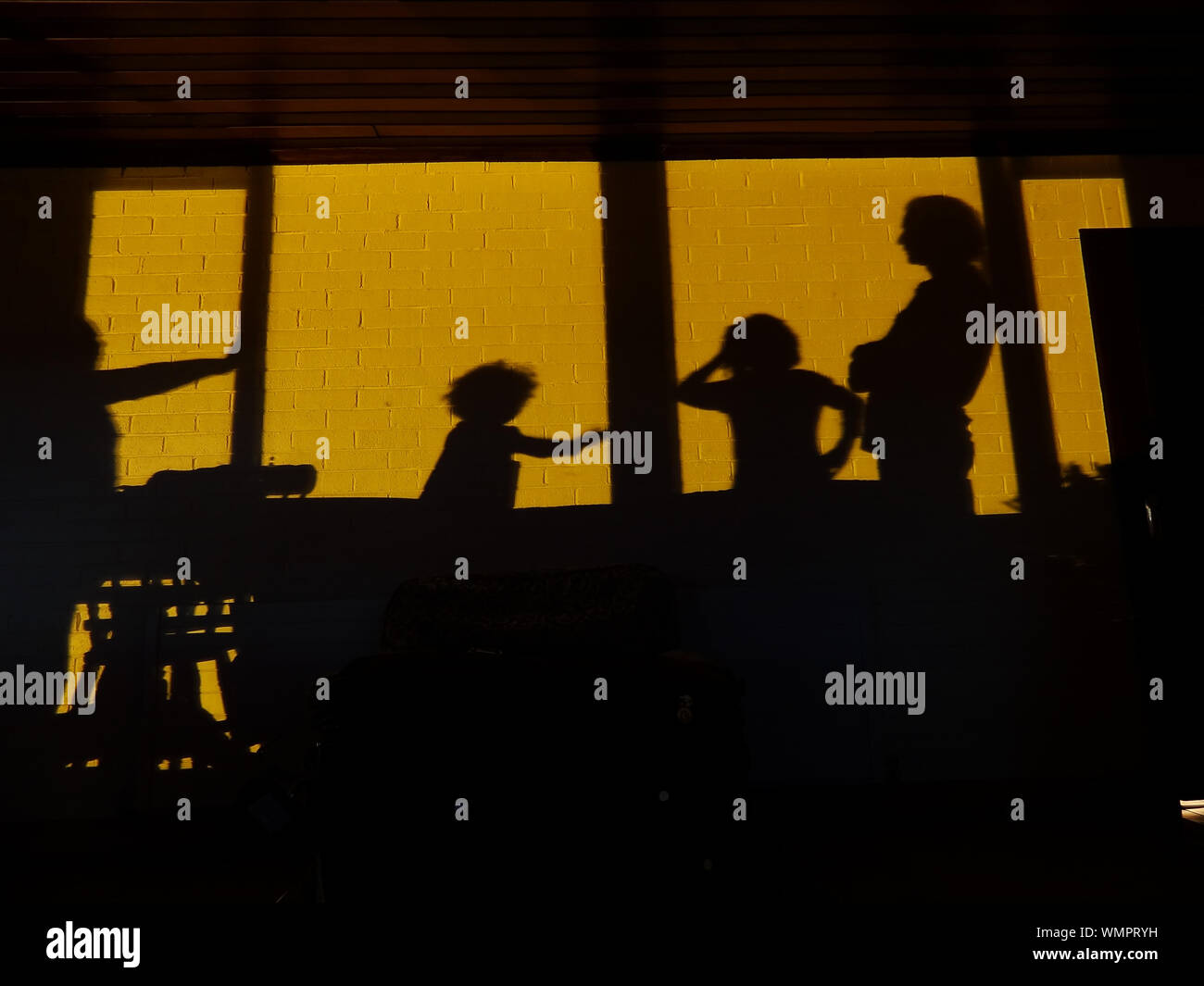 Shadow people glass window window hi-res stock photography and images ...