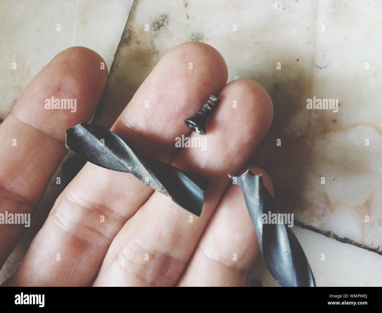 Broken screw hi-res stock photography and images - Alamy