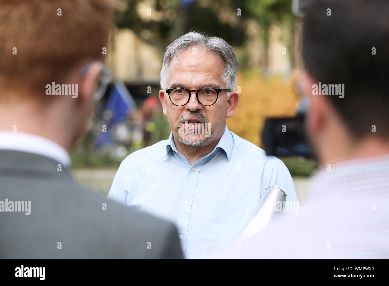 Comparing pro remain doctor david nicholl hi-res stock photography and ...