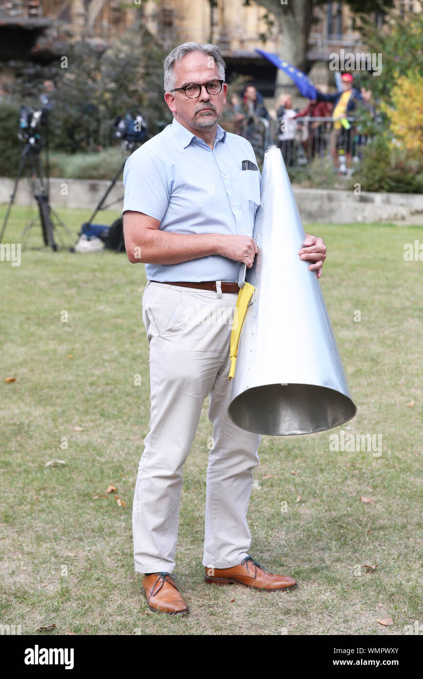 Comparing pro remain doctor david nicholl hi-res stock photography and ...