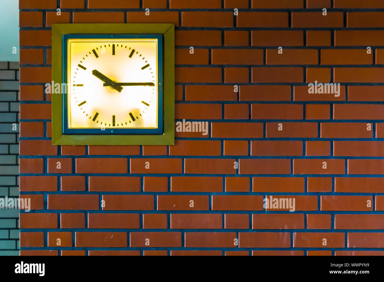 Clock on brick wall hi-res stock photography and images - Alamy