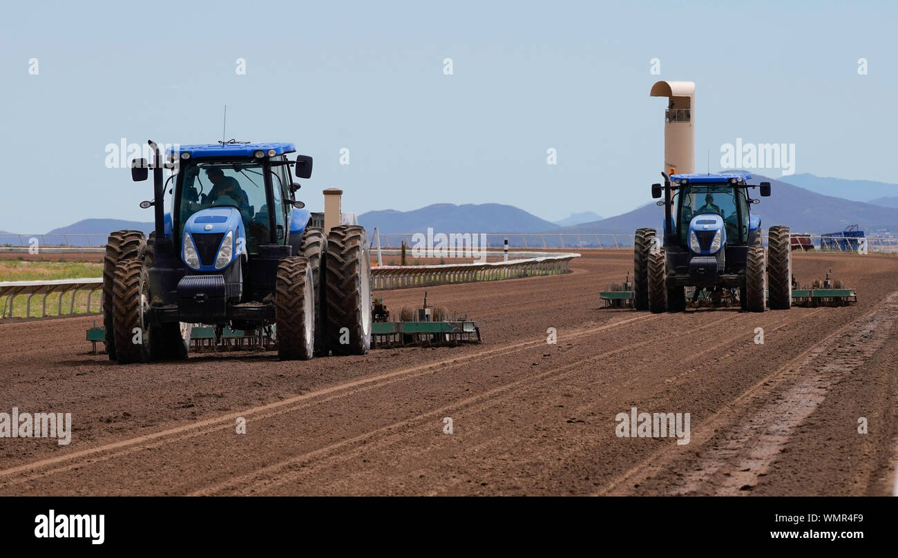 Track tractors hi-res stock photography and images - Alamy