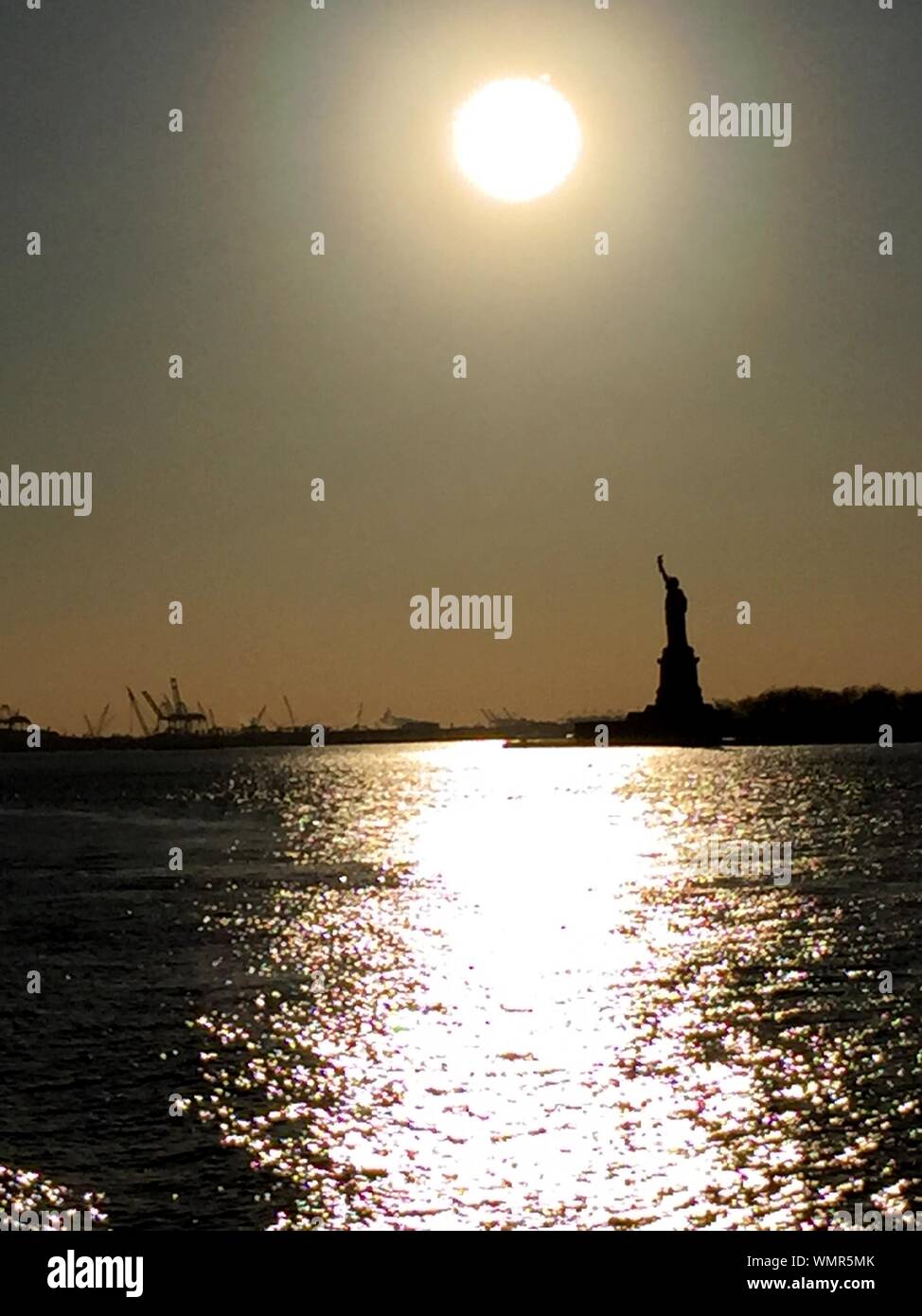 Statue of liberty sun hi-res stock photography and images - Alamy