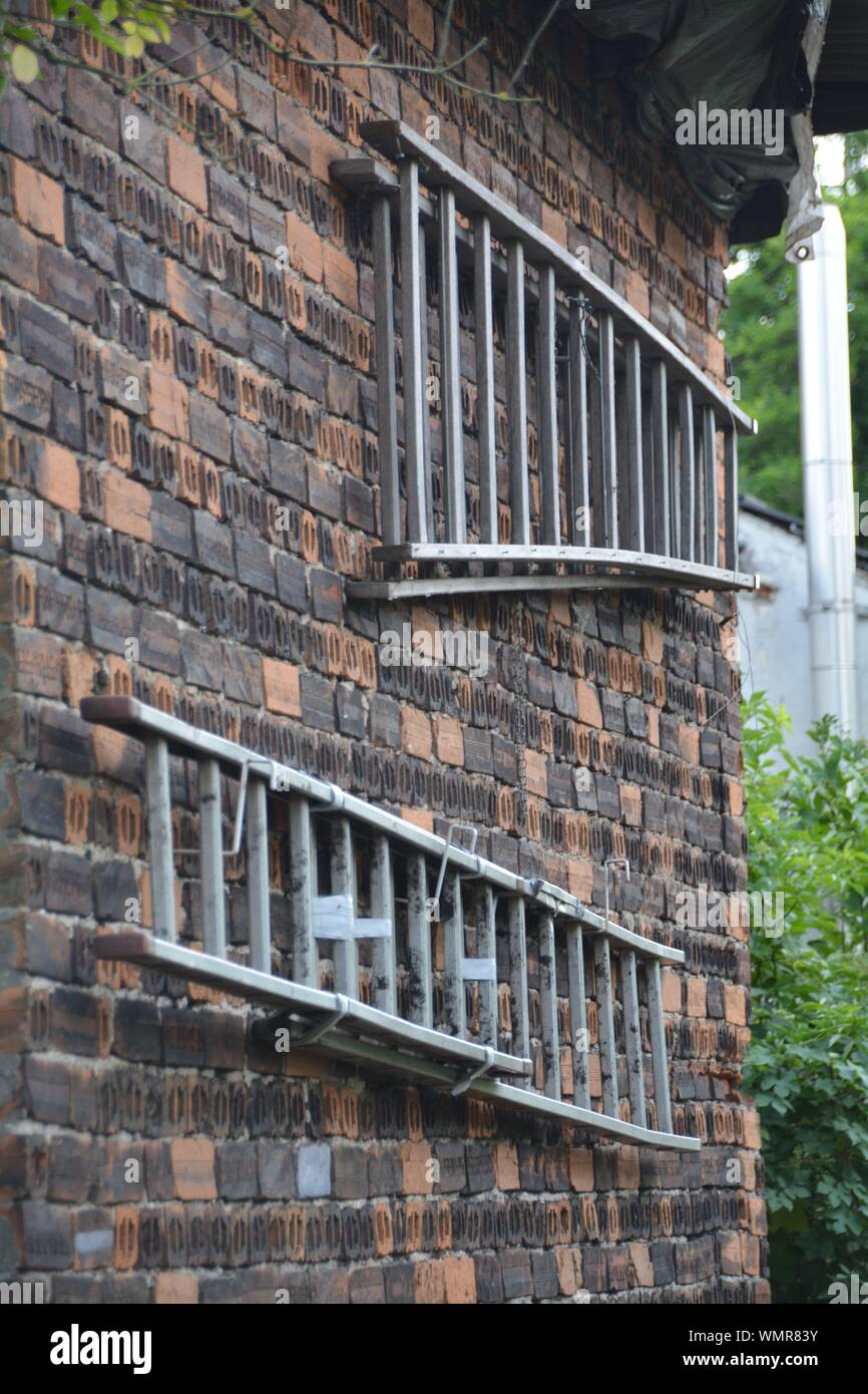 Brick wall and metal ladder hi-res stock photography and images - Alamy