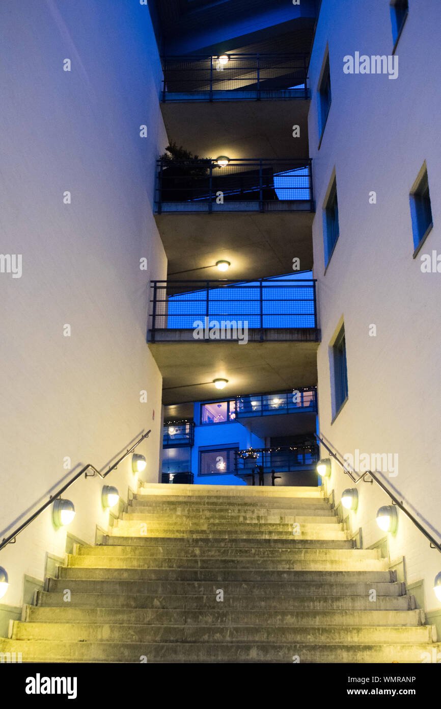 Illuminated modern building hi-res stock photography and images - Alamy