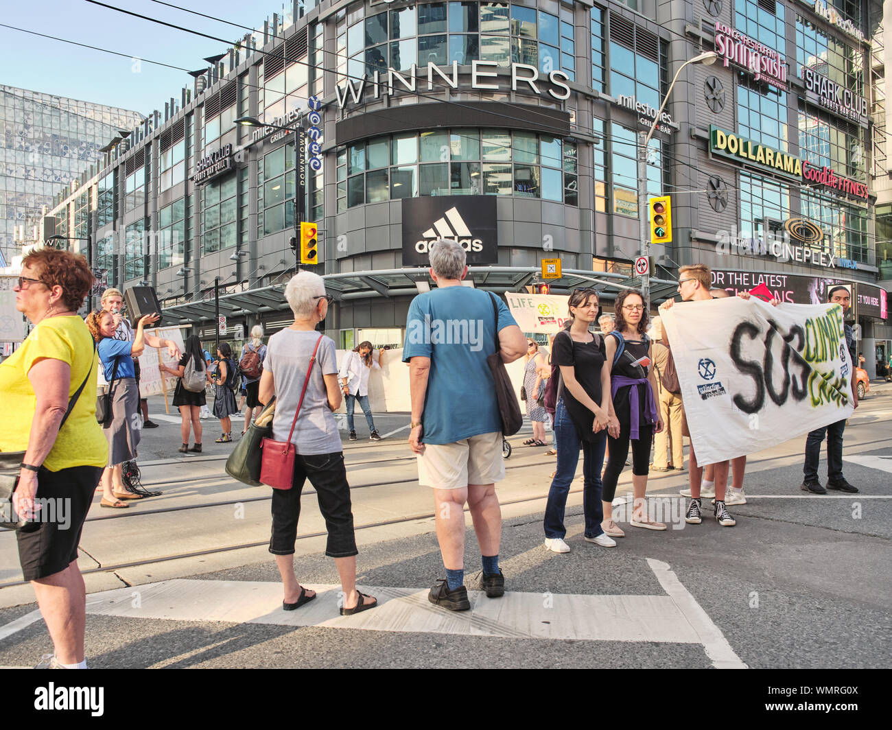 Multicultural crowd people theatre hi-res stock photography and images ...