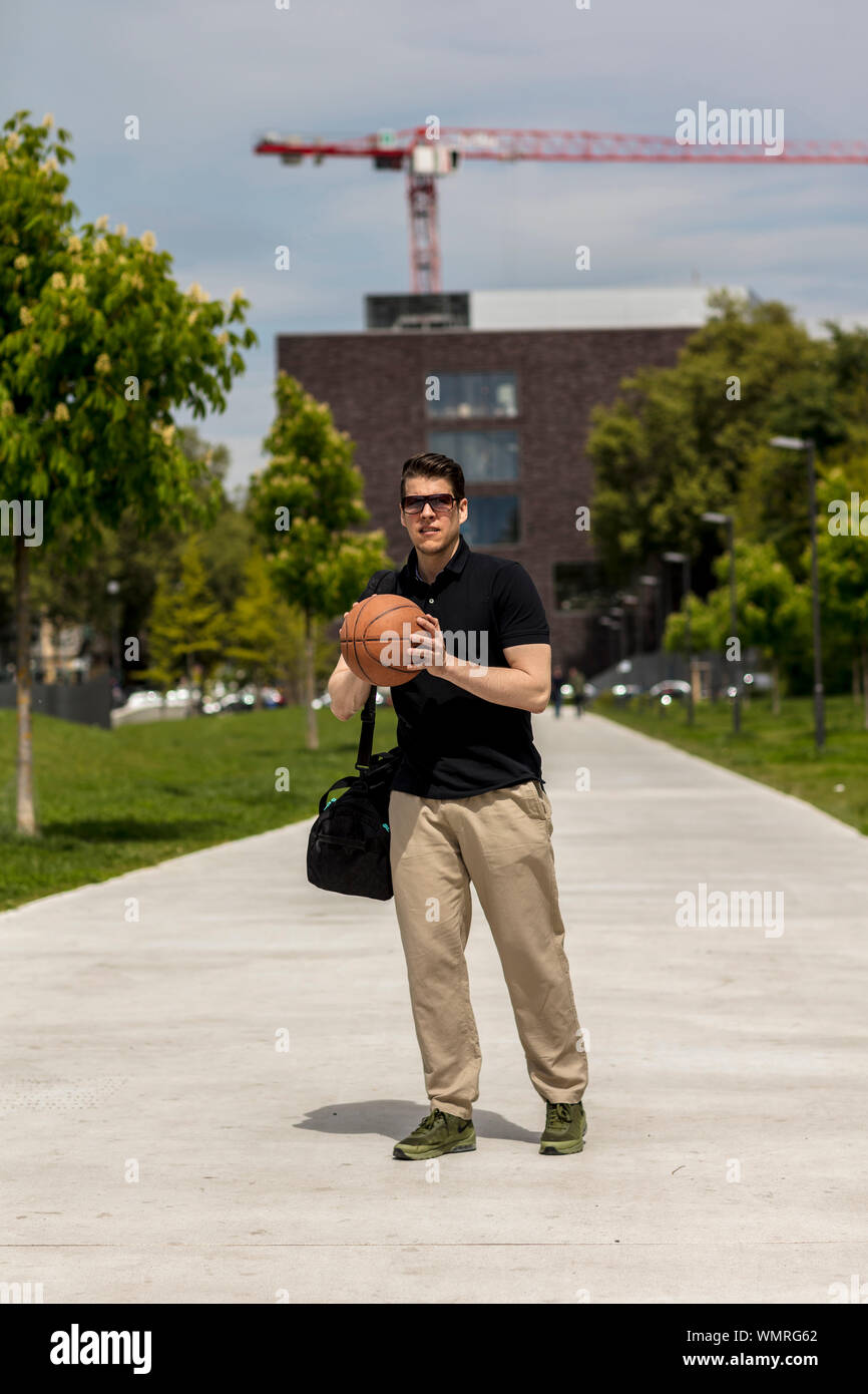 Basketball man standing hi-res stock photography and images - Alamy
