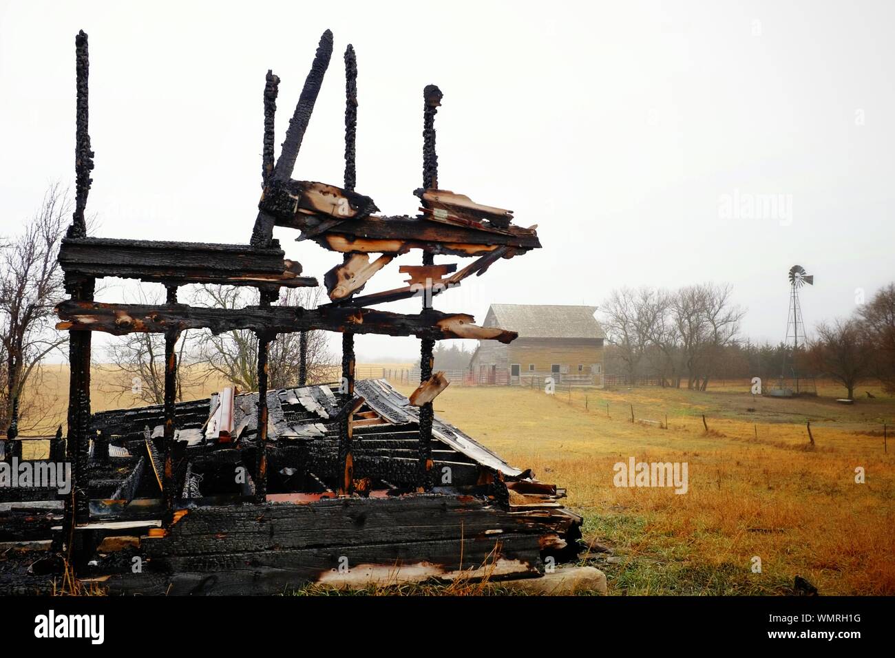 Urban fire ruins hi-res stock photography and images - Alamy