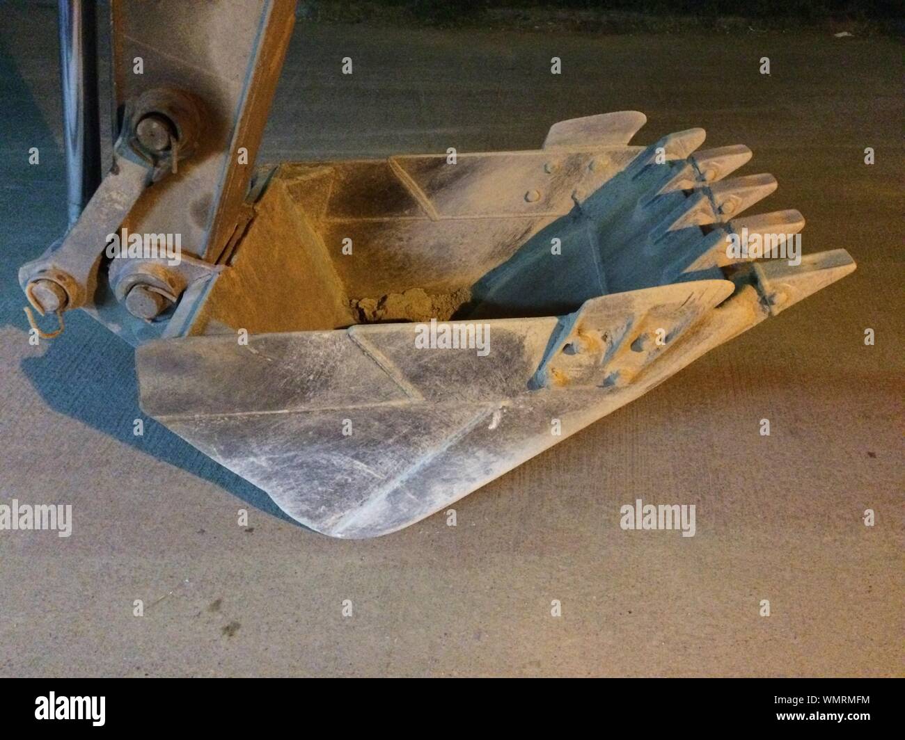 Side view shovel hi-res stock photography and images - Alamy