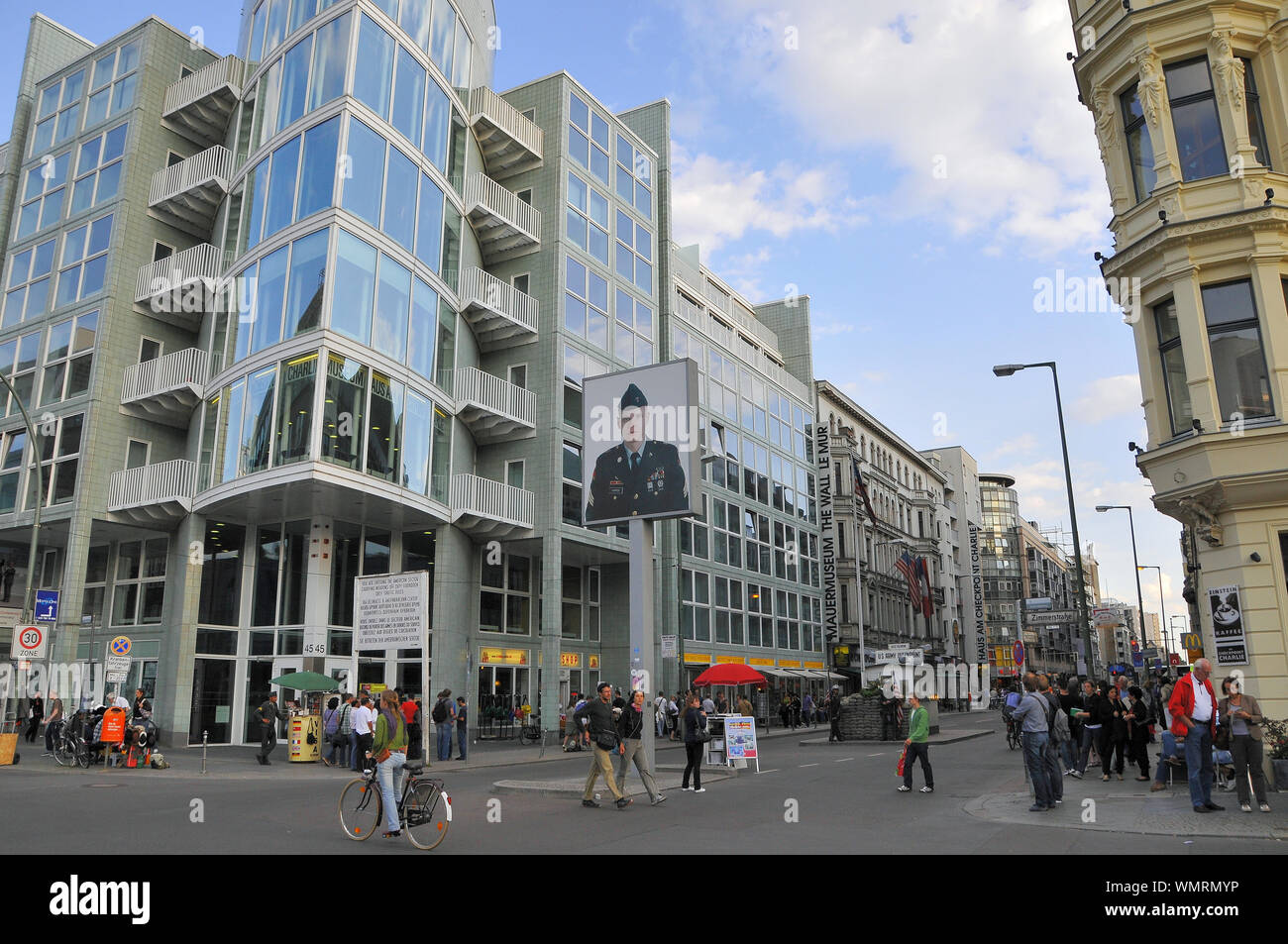 Checkpoint Charlie, crossing point between East Berlin and West Berlin ...