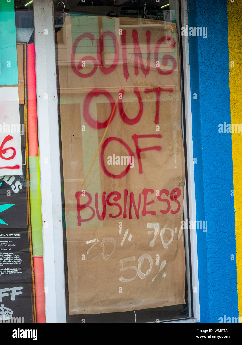 For sale sign in window hi-res stock photography and images - Alamy