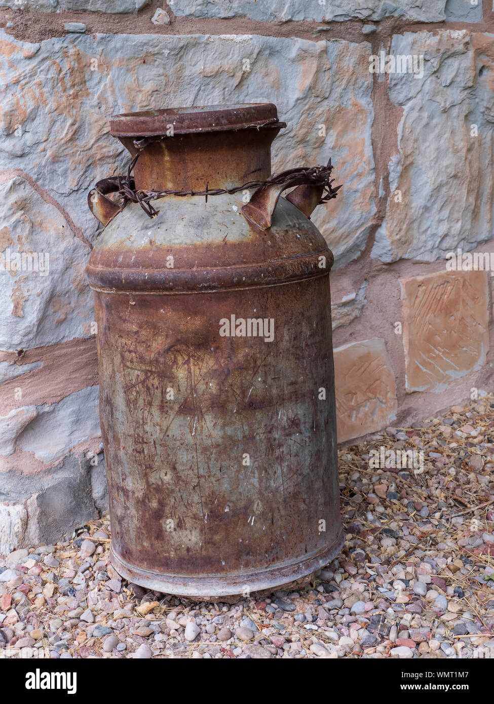 Stone ranch house hi-res stock photography and images - Alamy