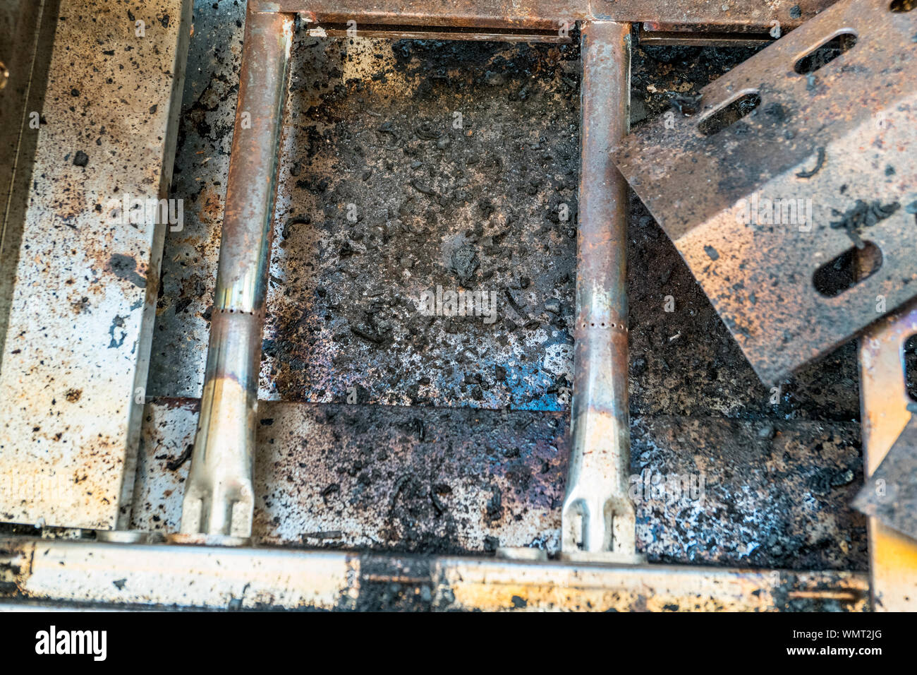 completely dirty grill with fat and rust Stock Photo - Alamy