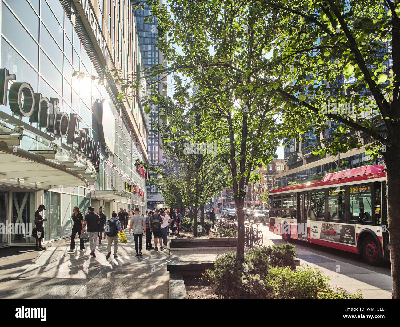 Shoppers downtown toronto yonge hi-res stock photography and images - Alamy