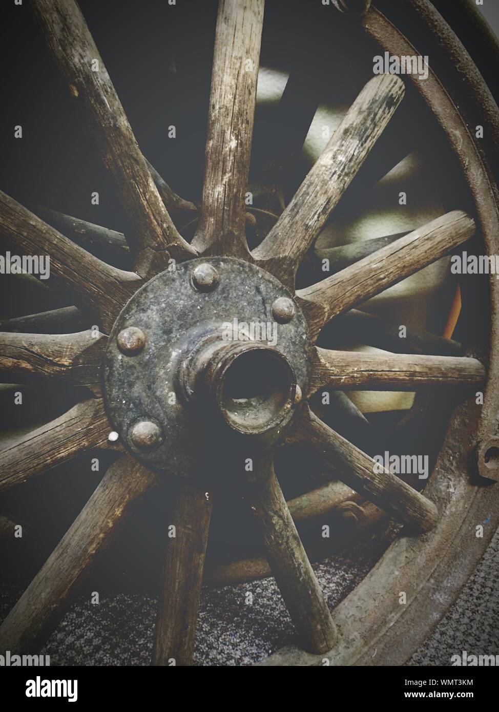 Wagon wheel shape hi-res stock photography and images - Alamy