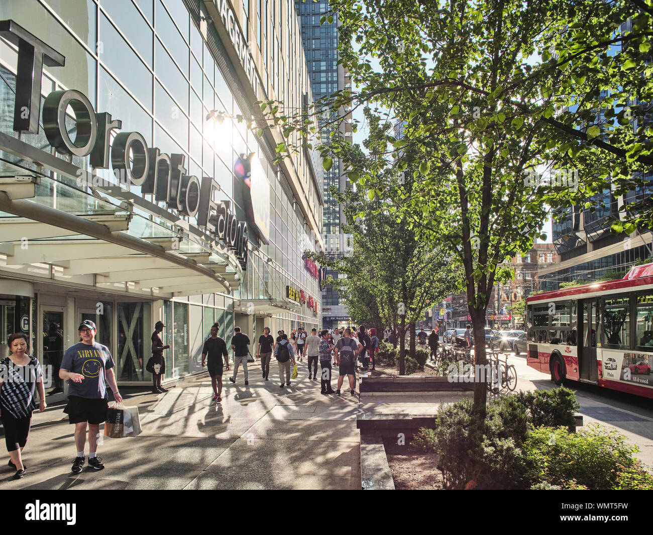 Streetlife in Toronto Stock Photo - Alamy