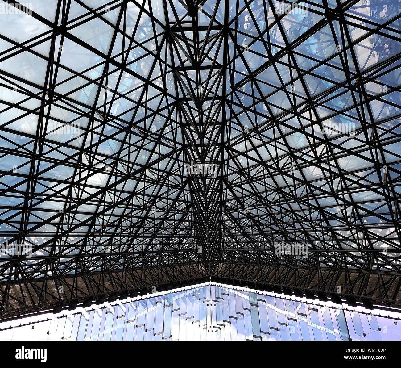 Modern office ceiling no people hi-res stock photography and images - Alamy