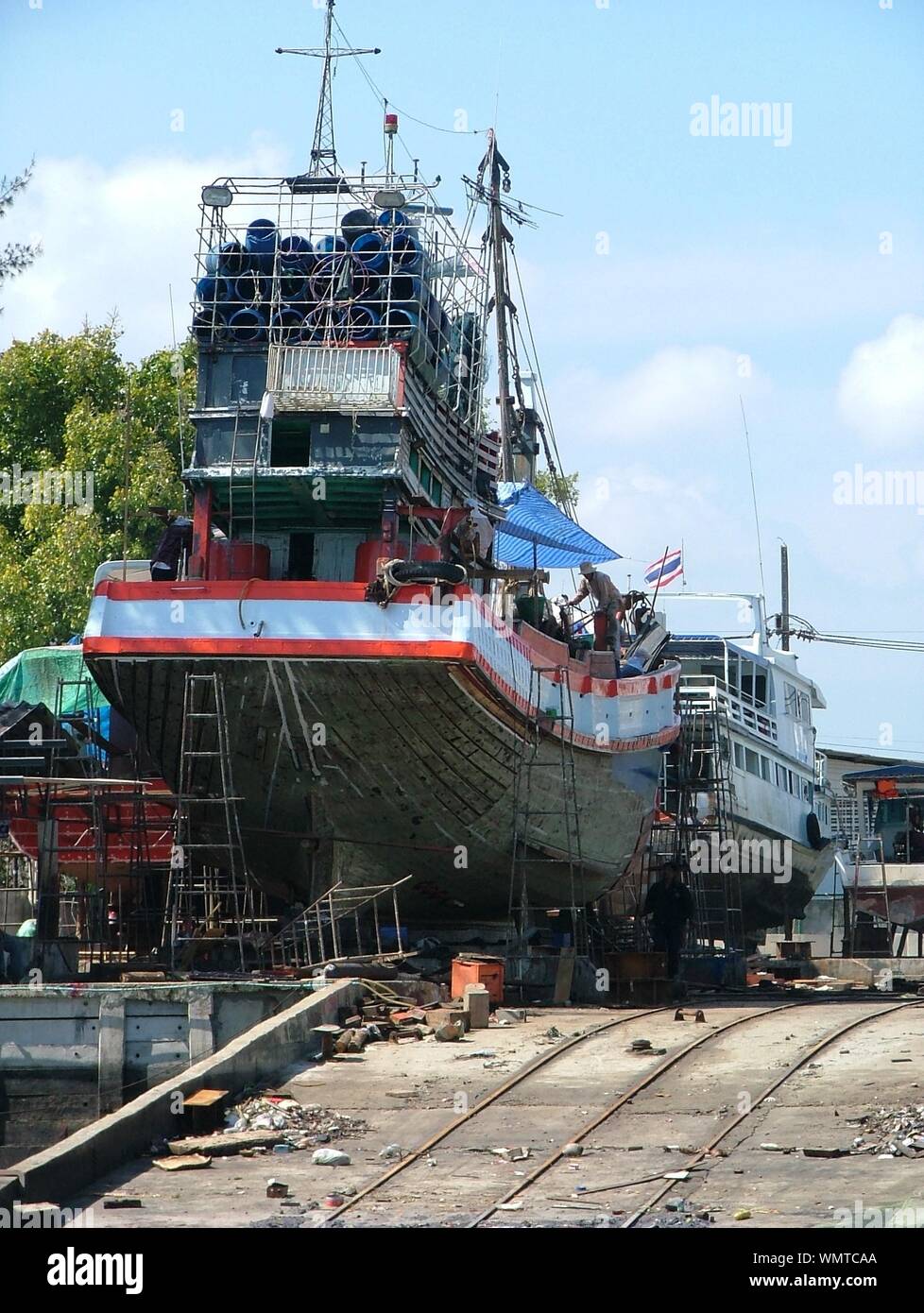 Repairing ship hi-res stock photography and images - Alamy