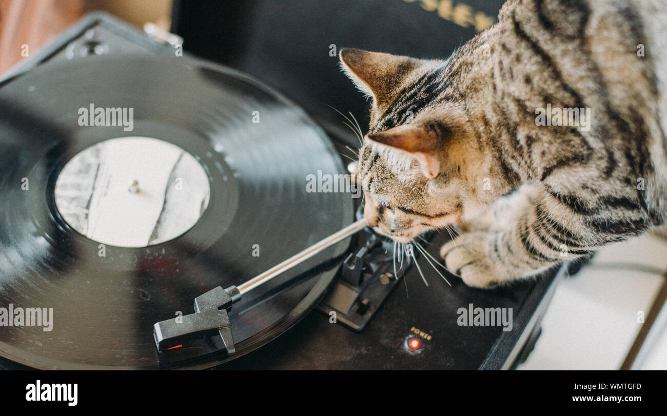 Turntable at an angle hi-res stock photography and images - Alamy