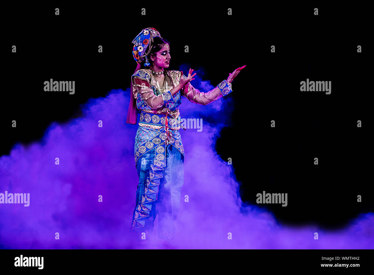 Stage clothing hi-res stock photography and images - Alamy