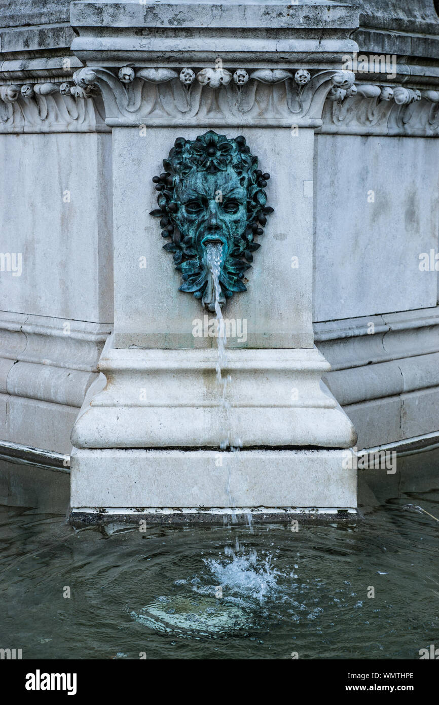 Pouring water fountain hi-res stock photography and images - Alamy
