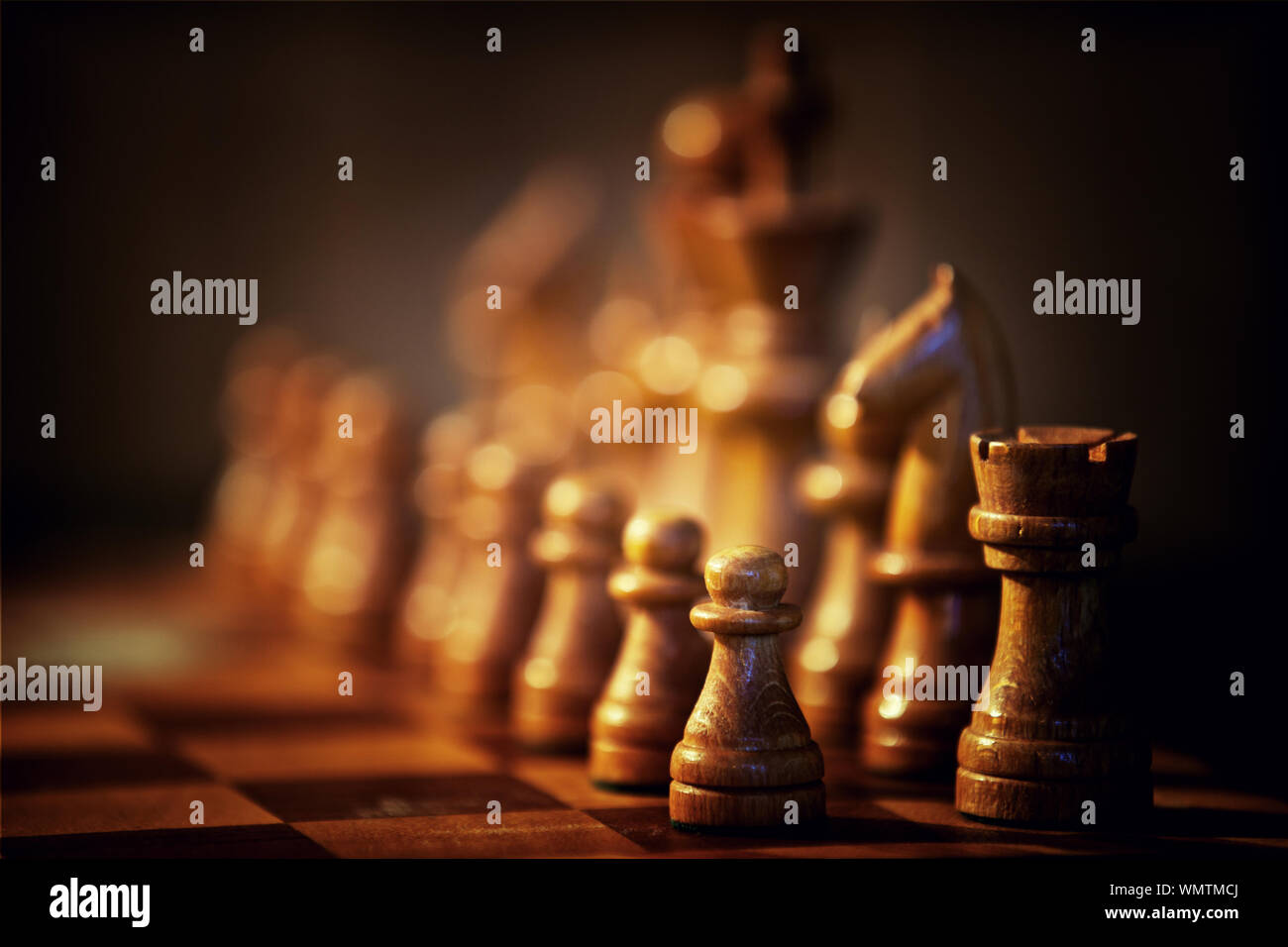 Chess board wooden hi-res stock photography and images - Alamy