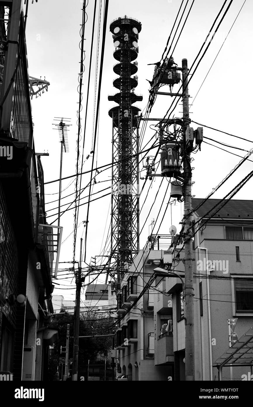 Street cables hi-res stock photography and images - Alamy