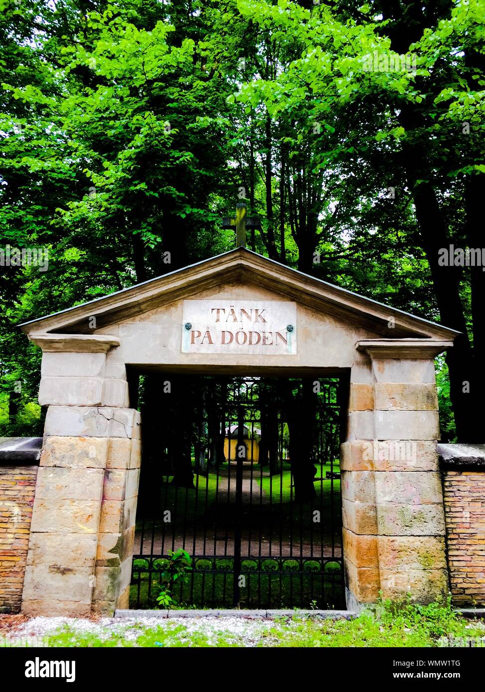 Gate entrance to cemetery hi-res stock photography and images - Alamy