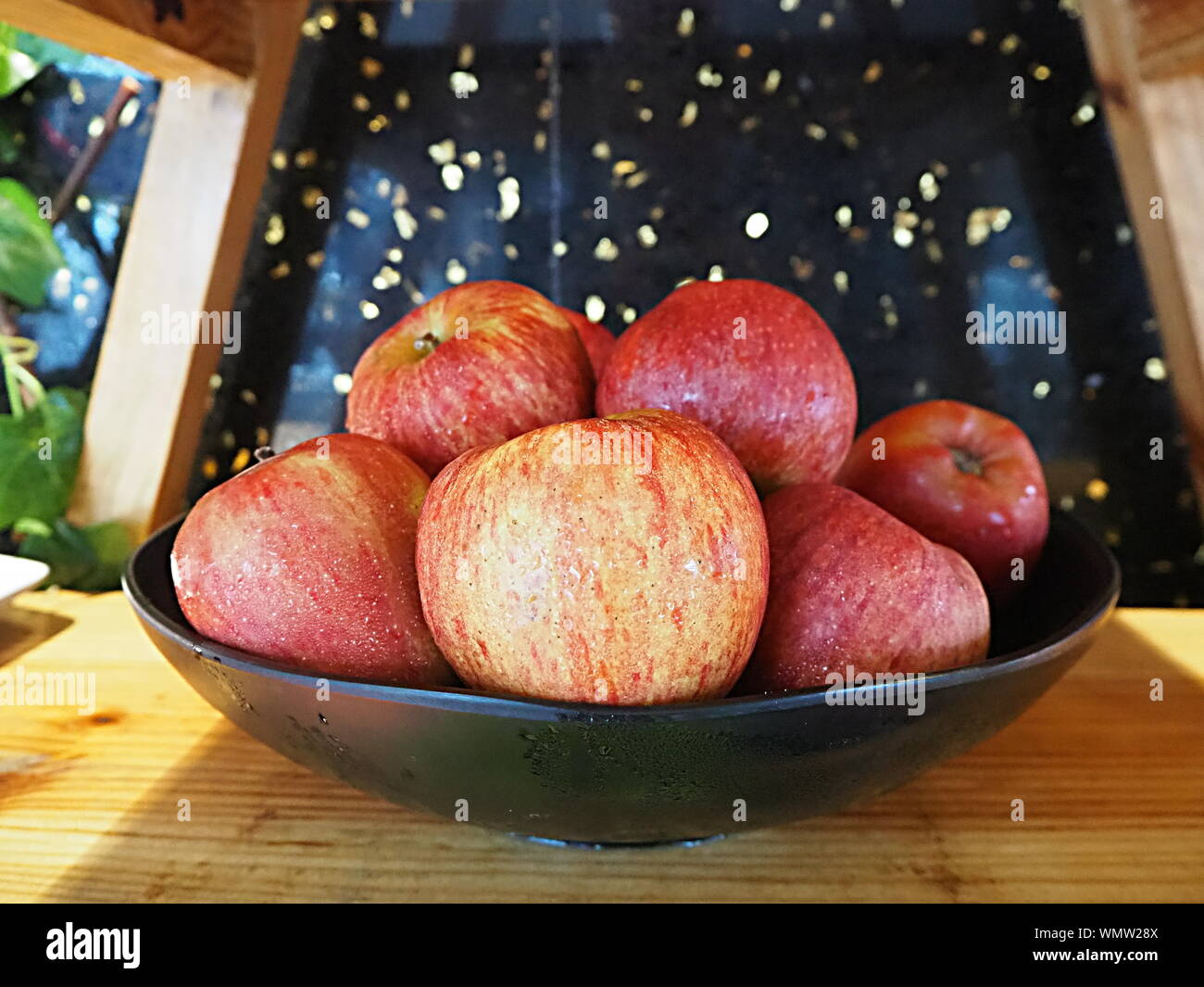 Bowel full of apples hi-res stock photography and images - Alamy