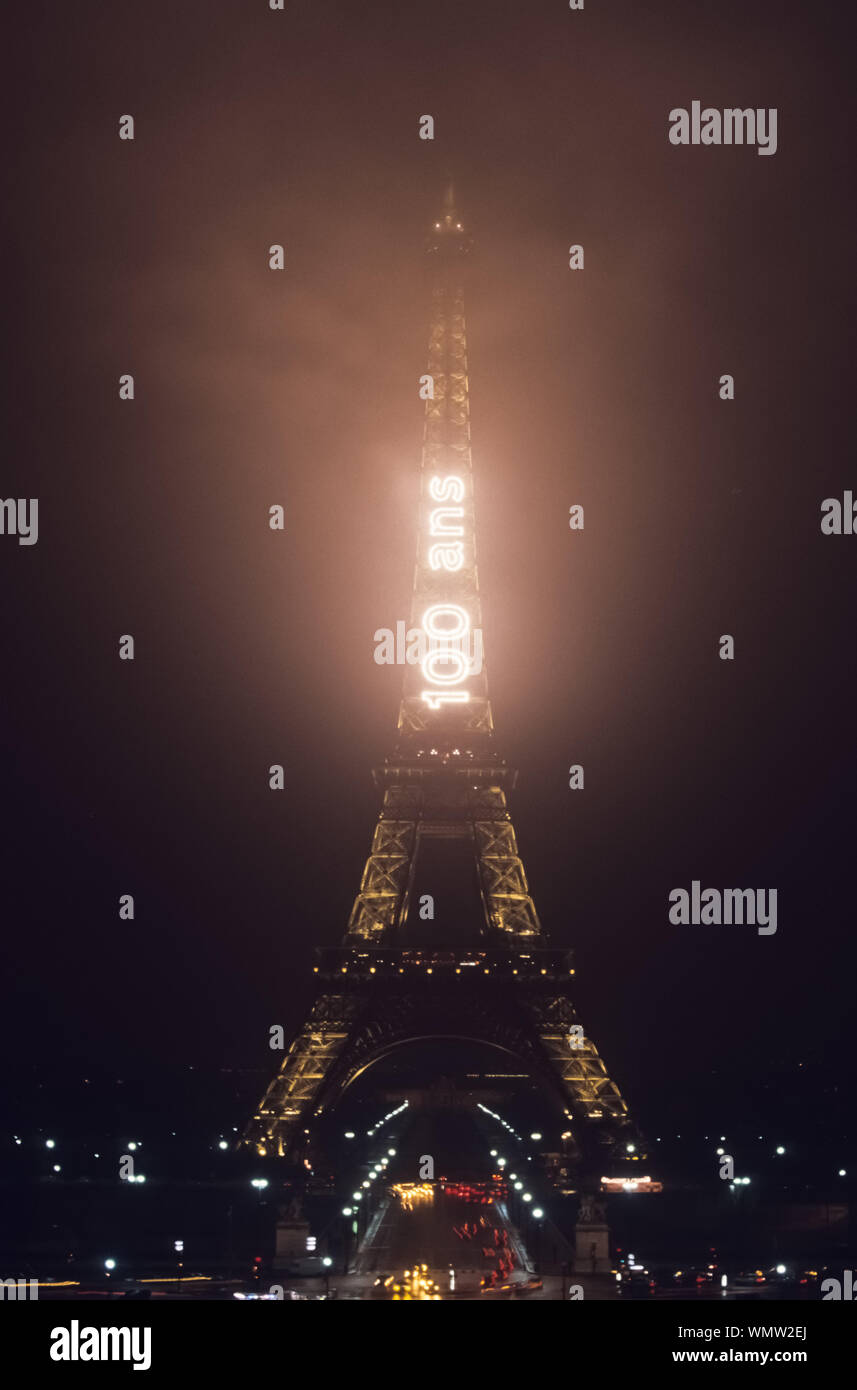 Paris, Eiffelturm, Illuminations by Pierre Bideau - Paris, Eiffel Tower ...